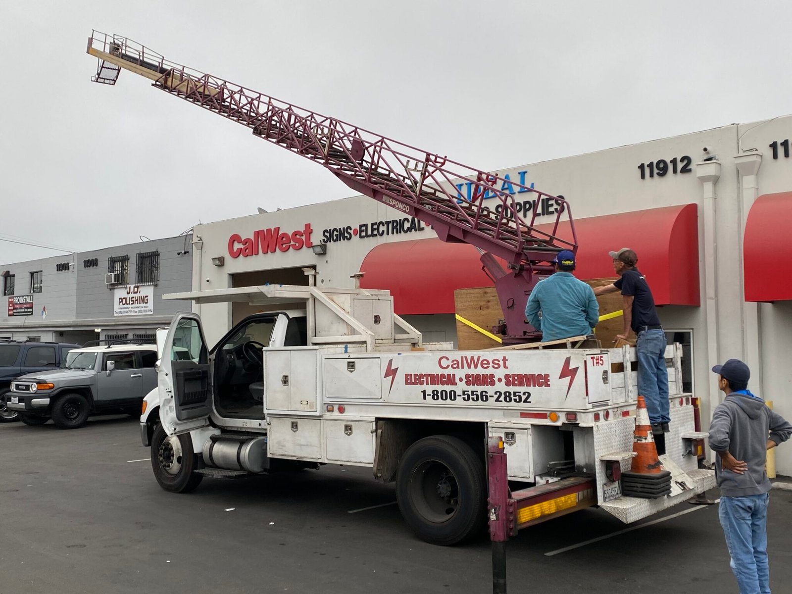 thecalwest.com – CalWest Lighting Services